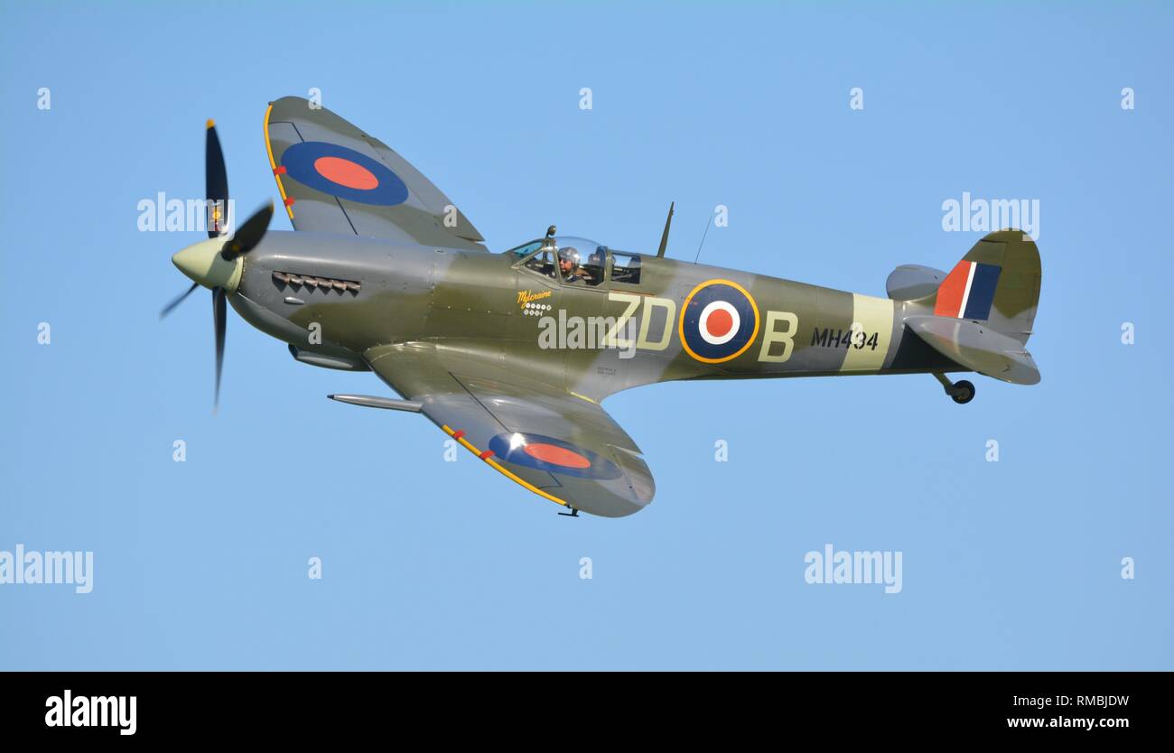 Supermarine Spitfire world war 2 fighter airplane Stock Photo - Alamy