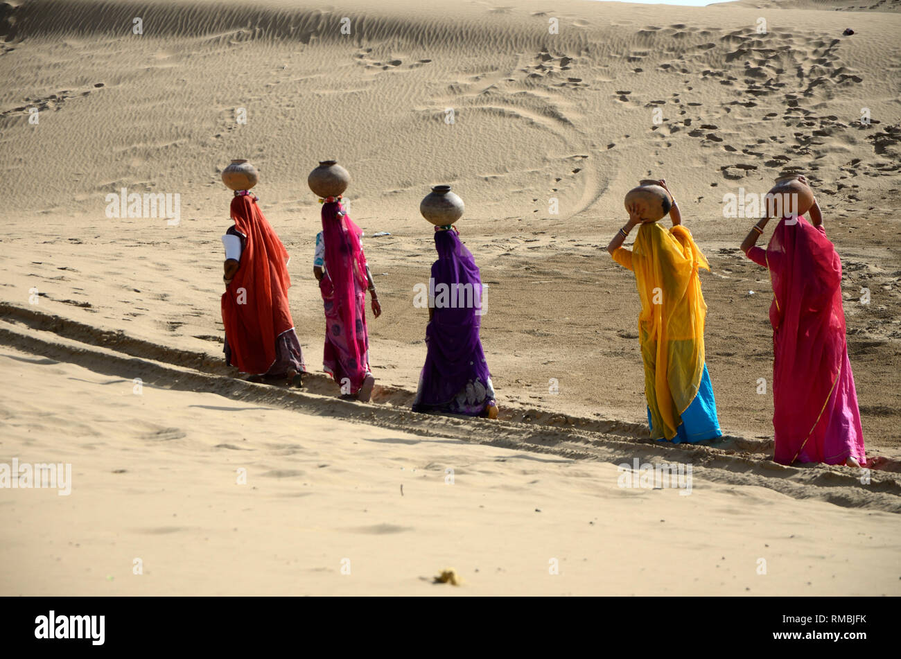women balancing water pots on head, Thar desert, Rajasthan, India, Asia ...