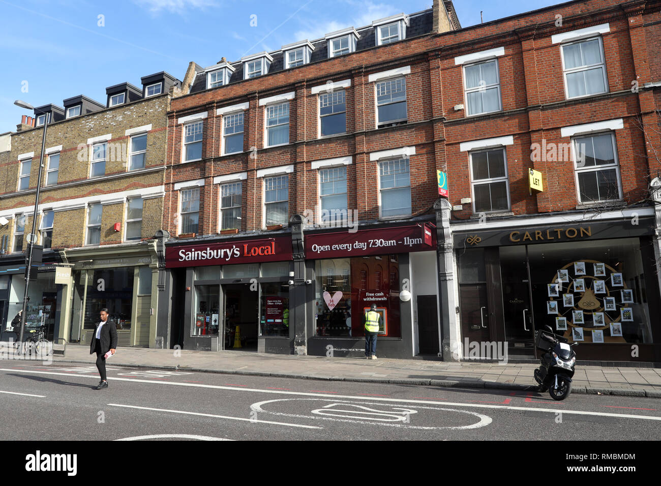 Angel islington london hi-res stock photography and images - Alamy