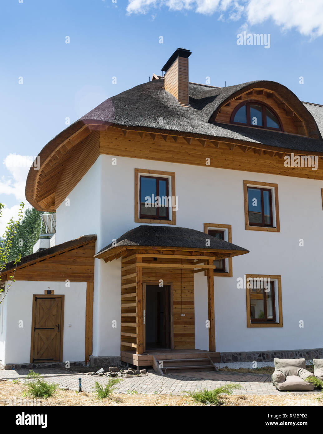 Beautiful house exterior hi-res stock photography and images - Alamy