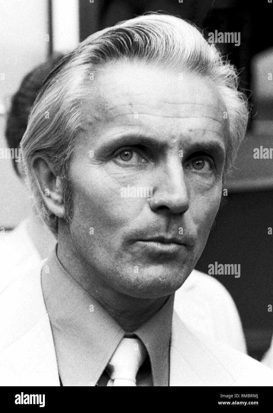 Football portrait 1970s hi-res stock photography and images - Alamy