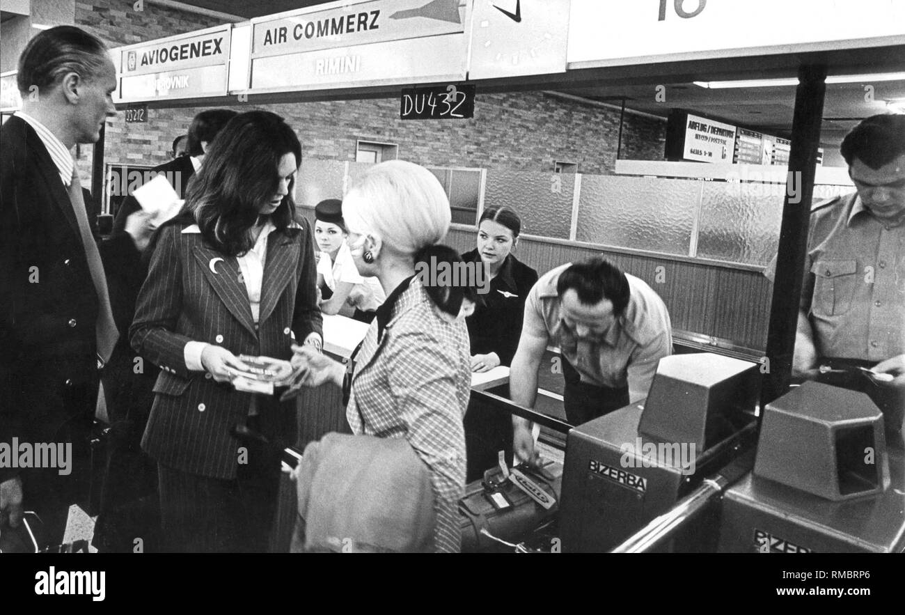 Check in staff Black and White Stock Photos & Images - Alamy