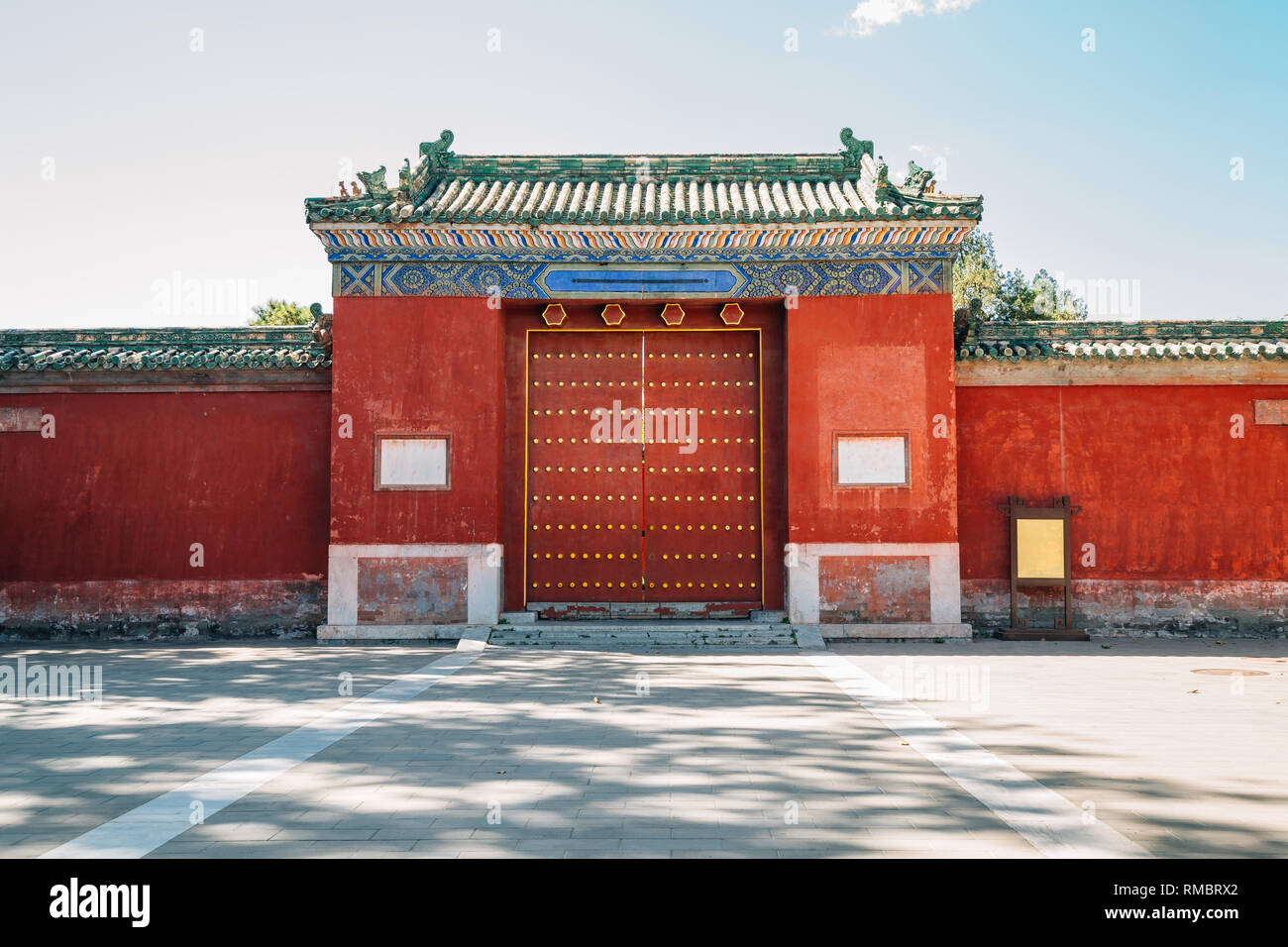 Temple of Earth, Ditan Park, Chinese traditional garden in Beijing ...