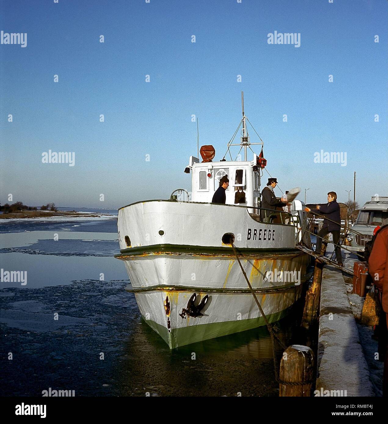 The excursion boat "Breege" connects the Baltic Sea island Hiddensee ...