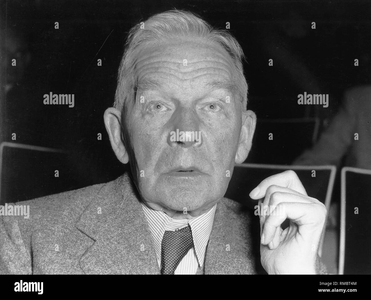 1954 nobel chemistry laureate Black and White Stock Photos & Images - Alamy