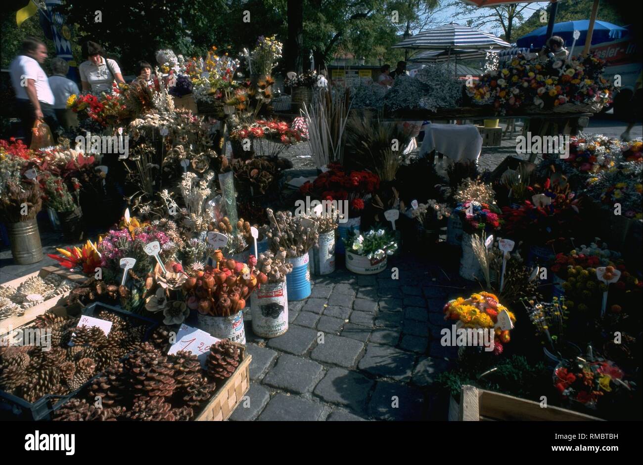 Flower stand hi-res stock photography and images - Alamy