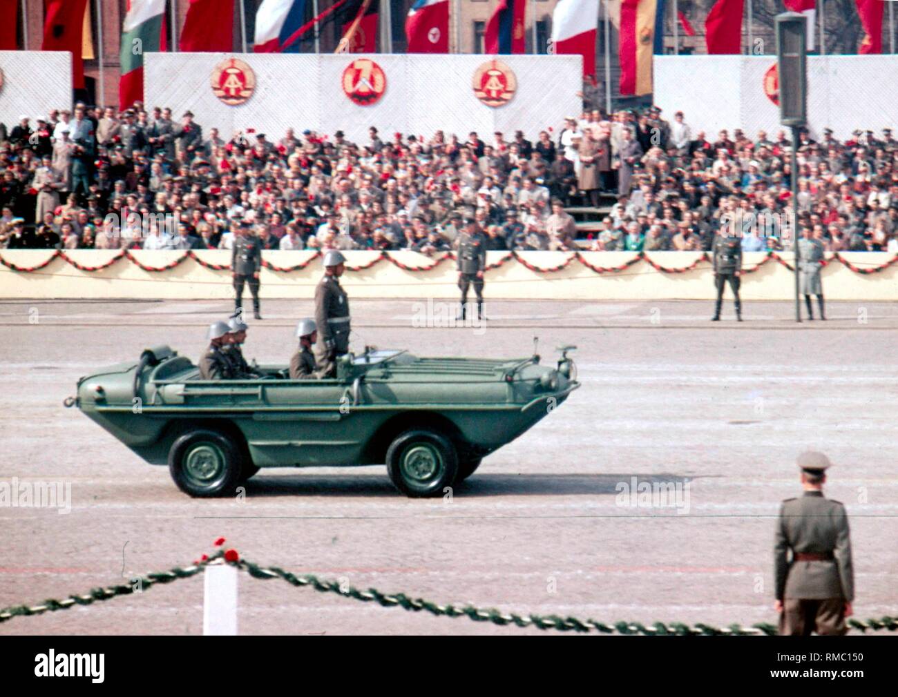 Parade nva east berlin hi-res stock photography and images - Alamy