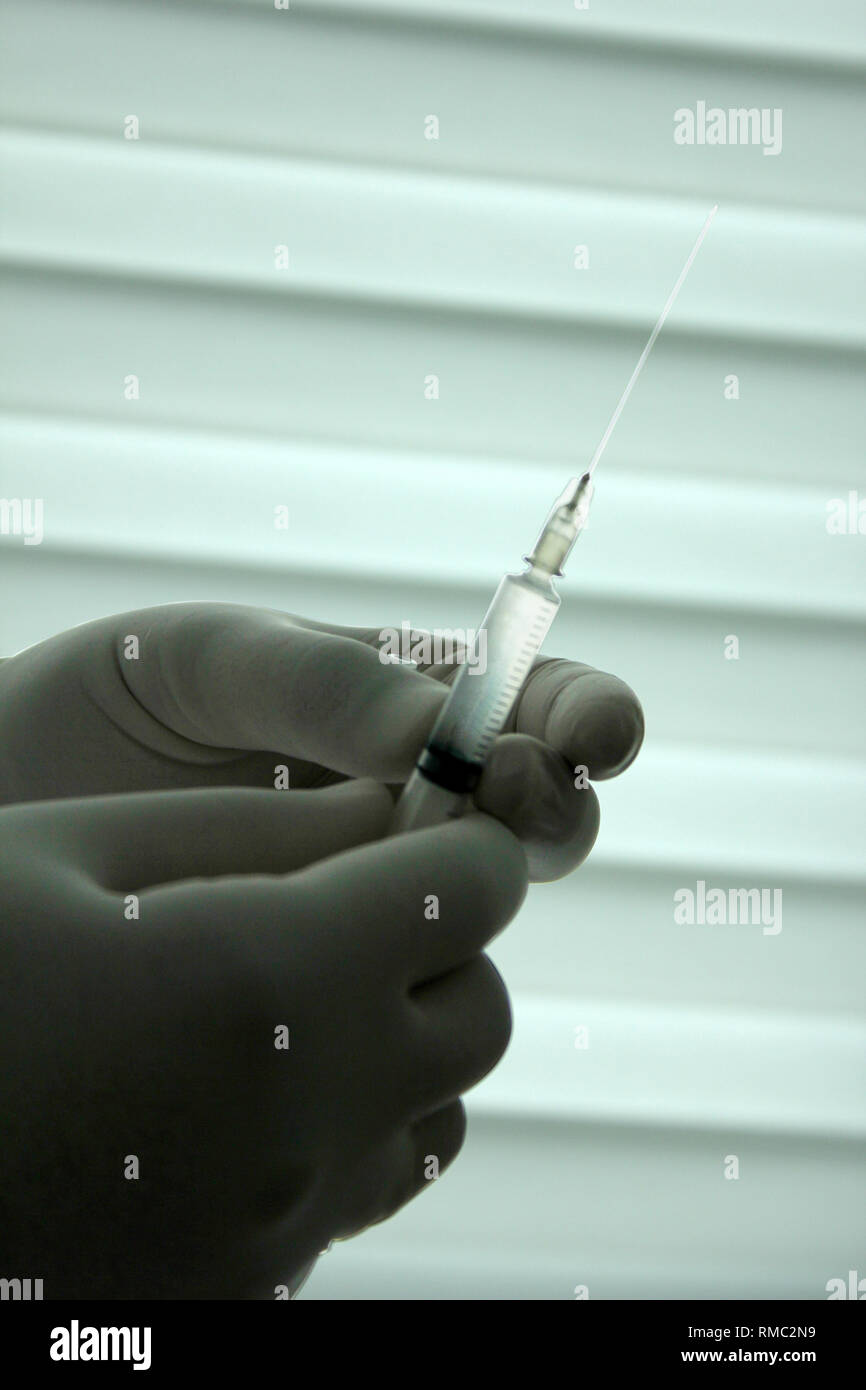 doctor and syringe in hand Stock Photo - Alamy