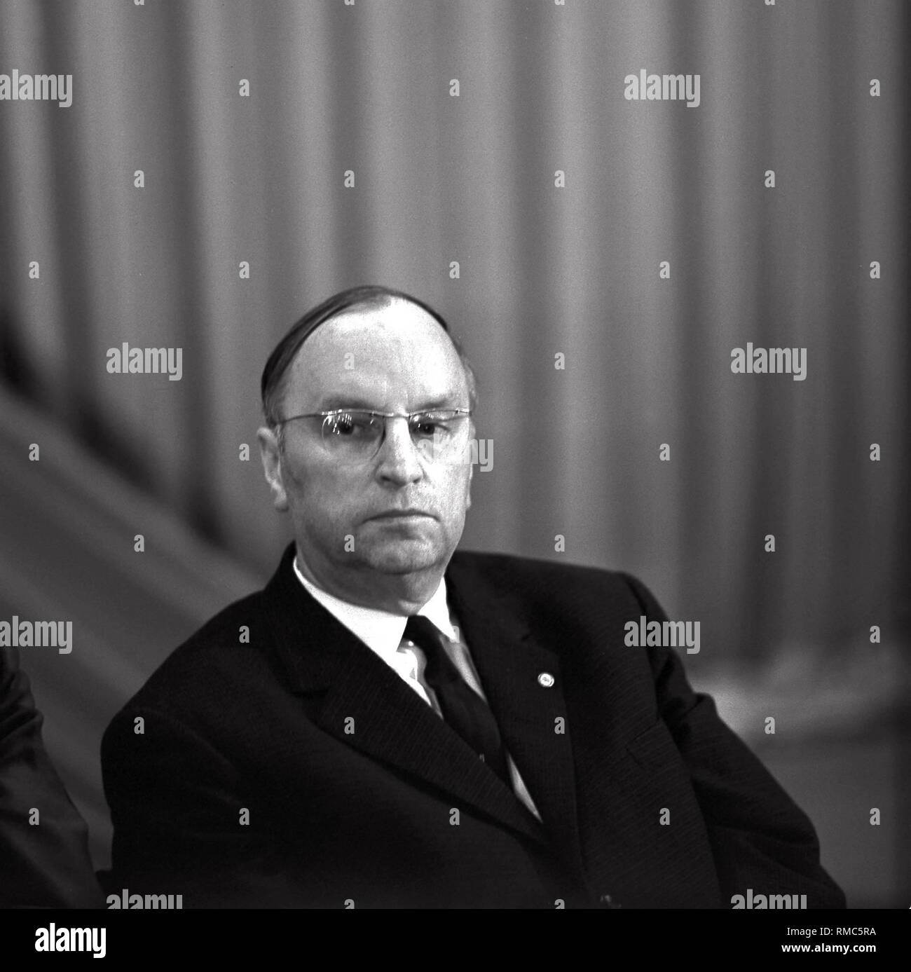 Head sed hi-res stock photography and images - Alamy