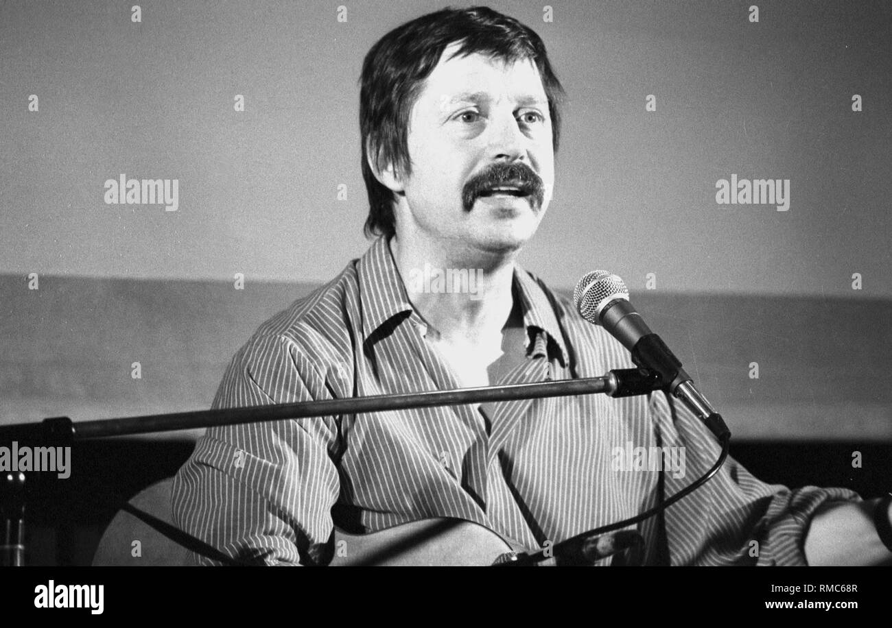 In November 1976, the songwriter and writer Wolf Biermann (photo: at a ...
