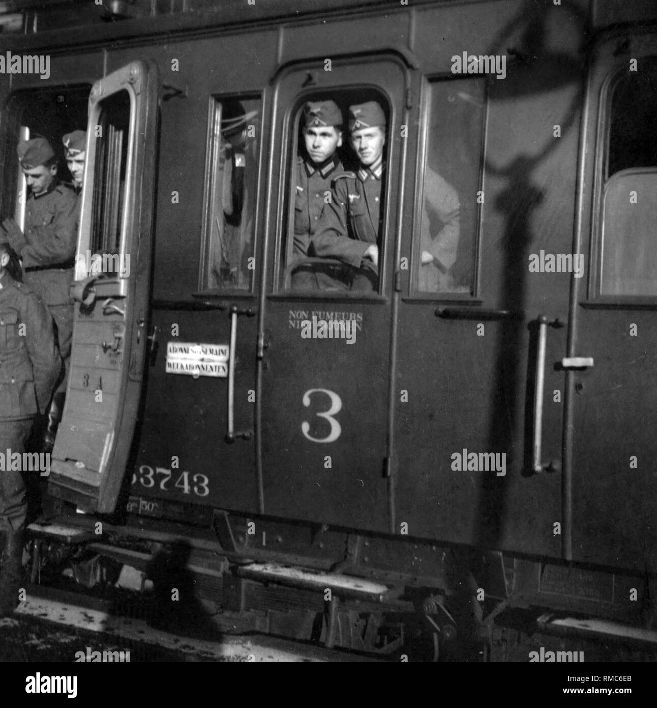 Soldiers of a replacement depot of the 61st Infantry Division in a ...