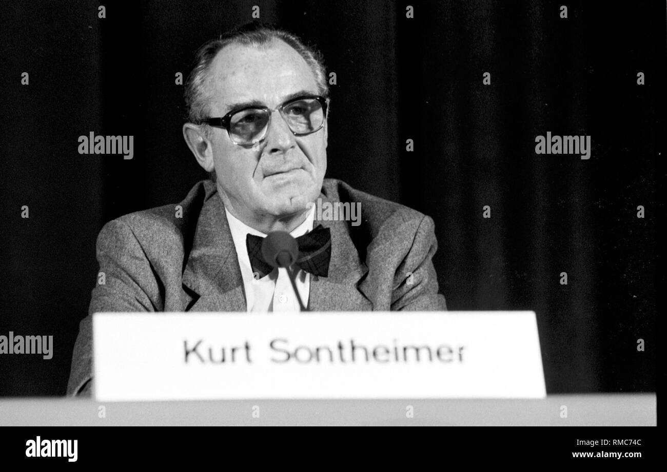 The German political scientist Kurt Sontheimer (photo) celebrates his ...