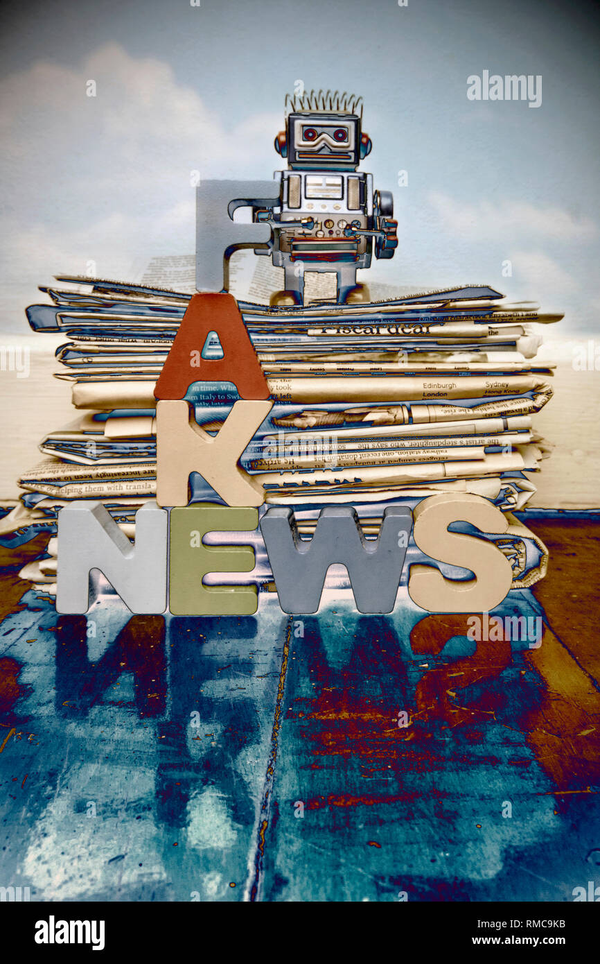 Retro house robot hi-res stock photography and images - Alamy