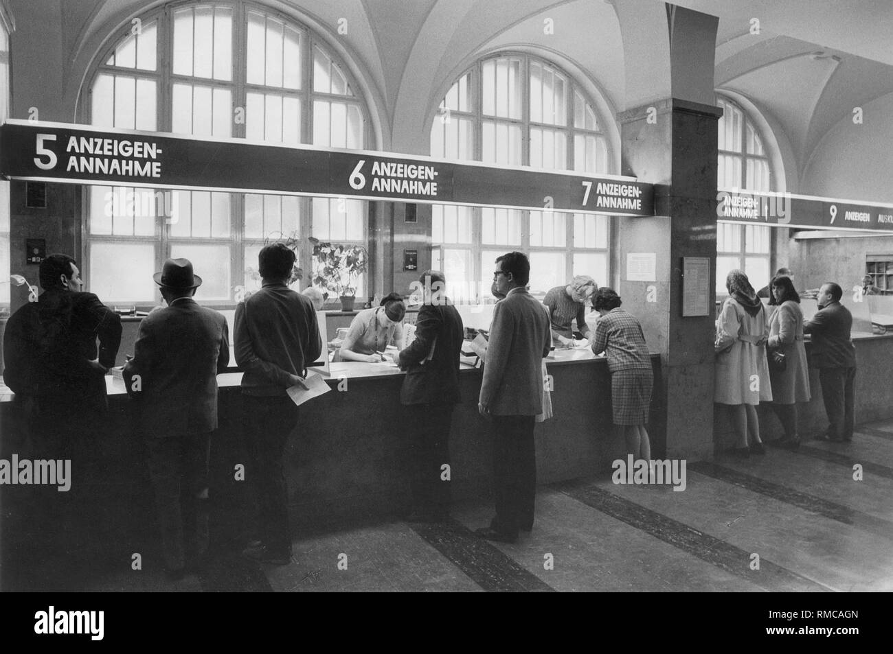 Placing ads hi-res stock photography and images - Alamy