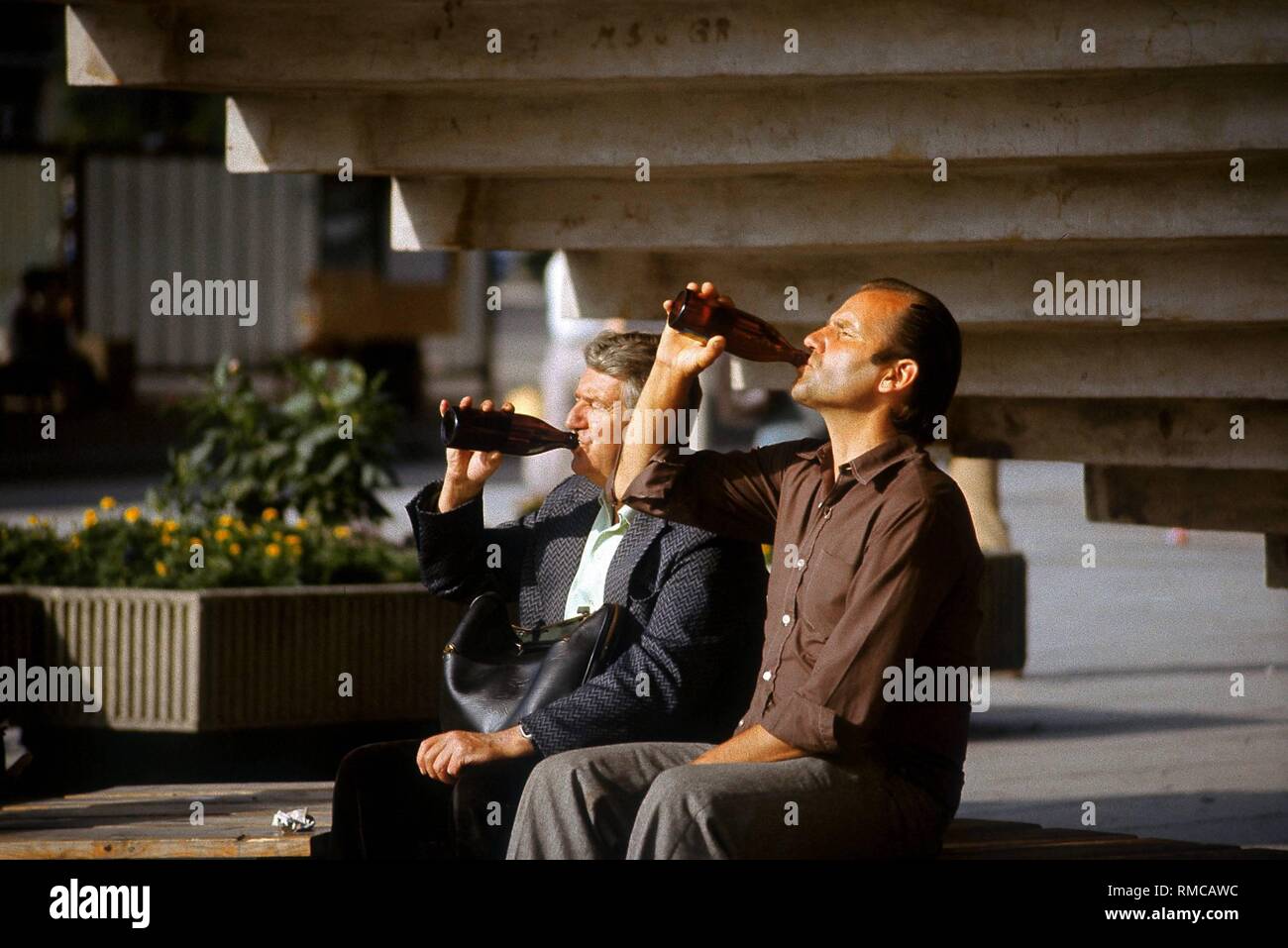 Historic beer drinking hi-res stock photography and images - Alamy