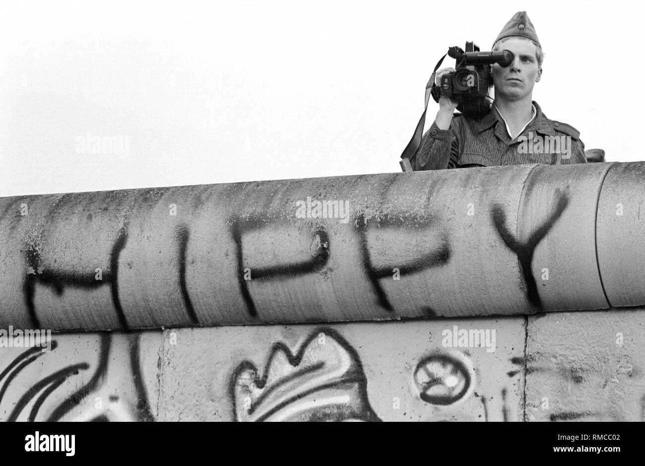 Gdr border troops hi-res stock photography and images - Alamy