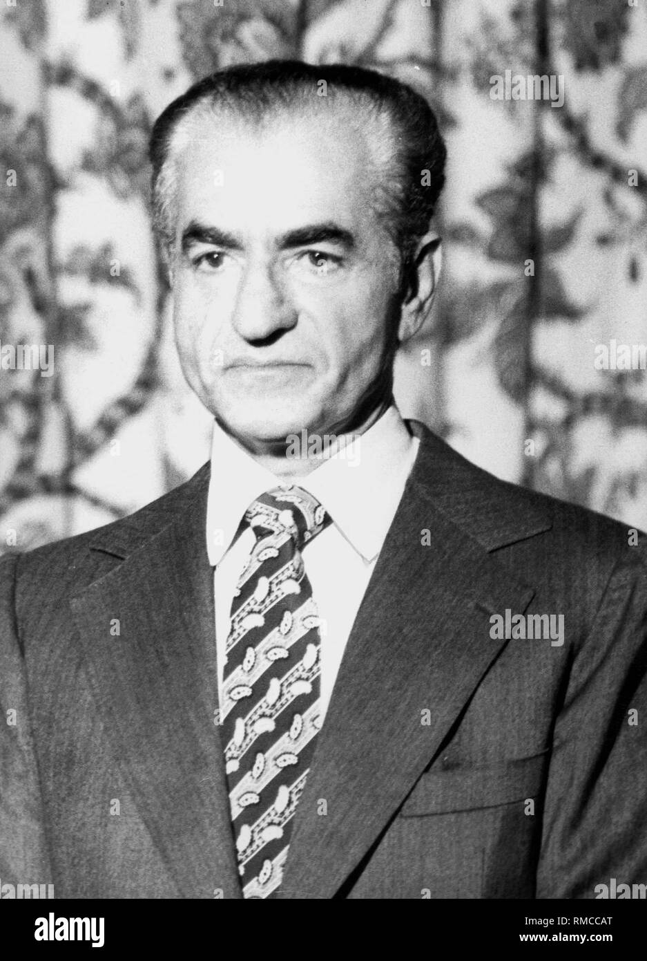 Portrait reza shah pahlavi hi-res stock photography and images - Alamy