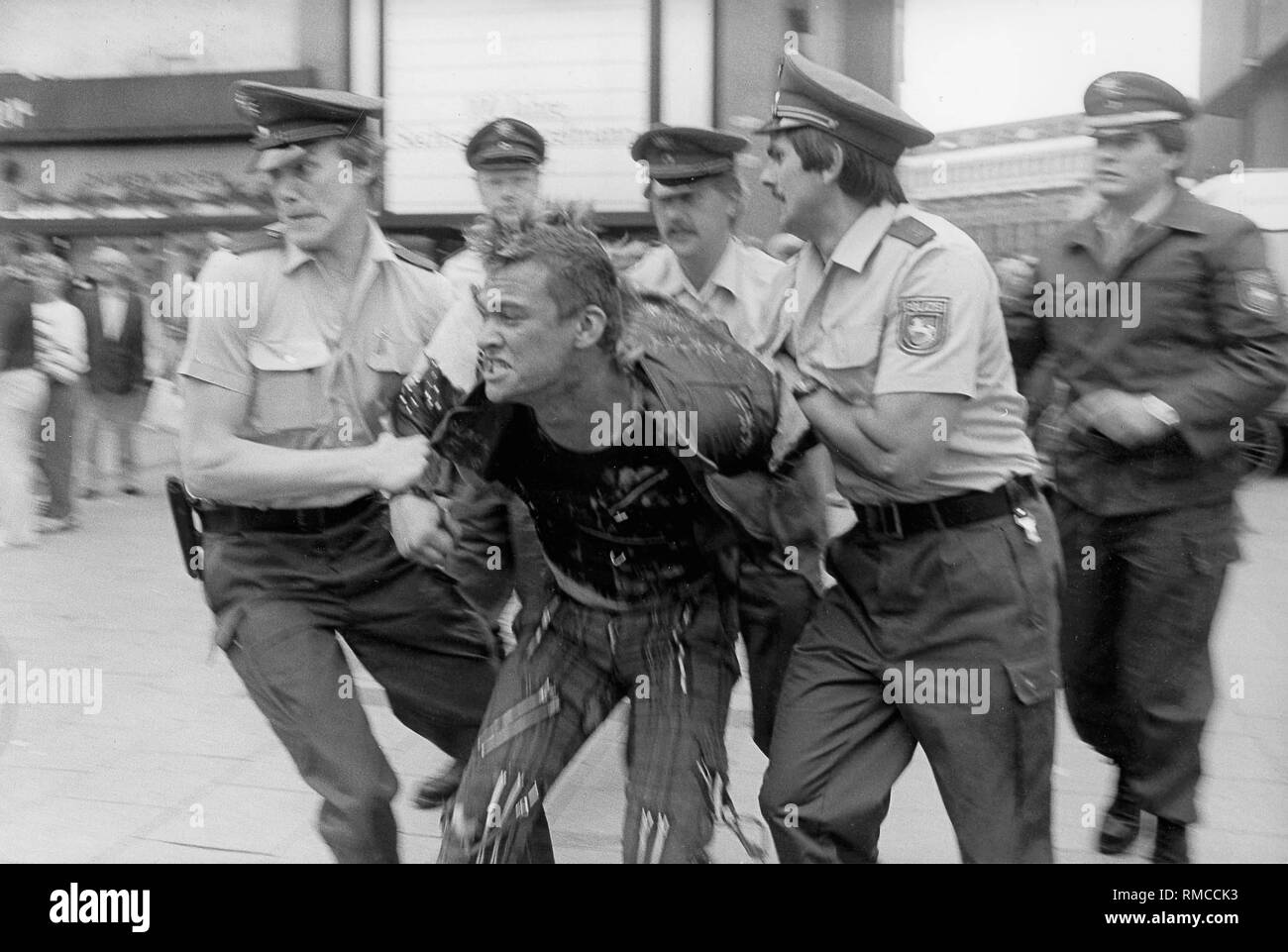 Punks 1980s hi-res stock photography and images - Alamy