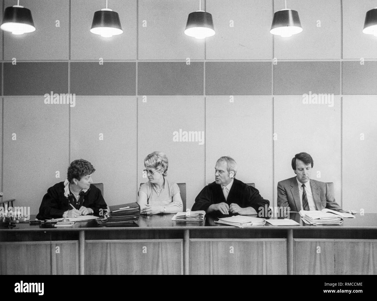 Jurors court Black and White Stock Photos & Images - Alamy