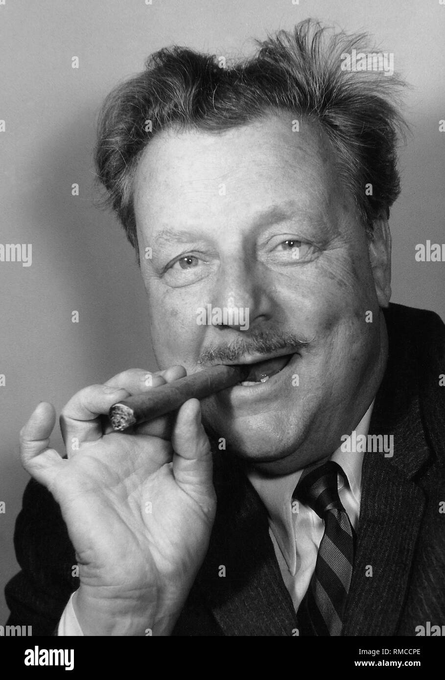 Smoking cigar actor Black and White Stock Photos & Images - Alamy