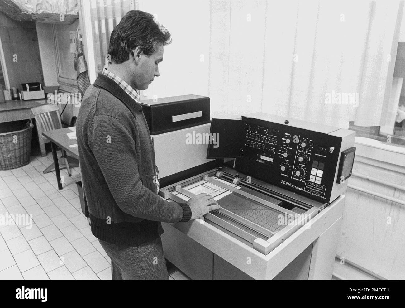 Employees of the repro department at an Autocon scanner Stock Photo - Alamy