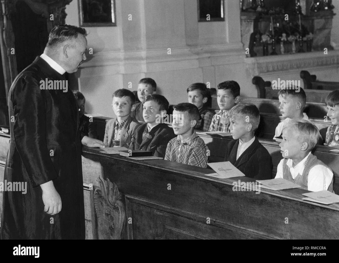 Black teacher 1950's hi-res stock photography and images - Alamy