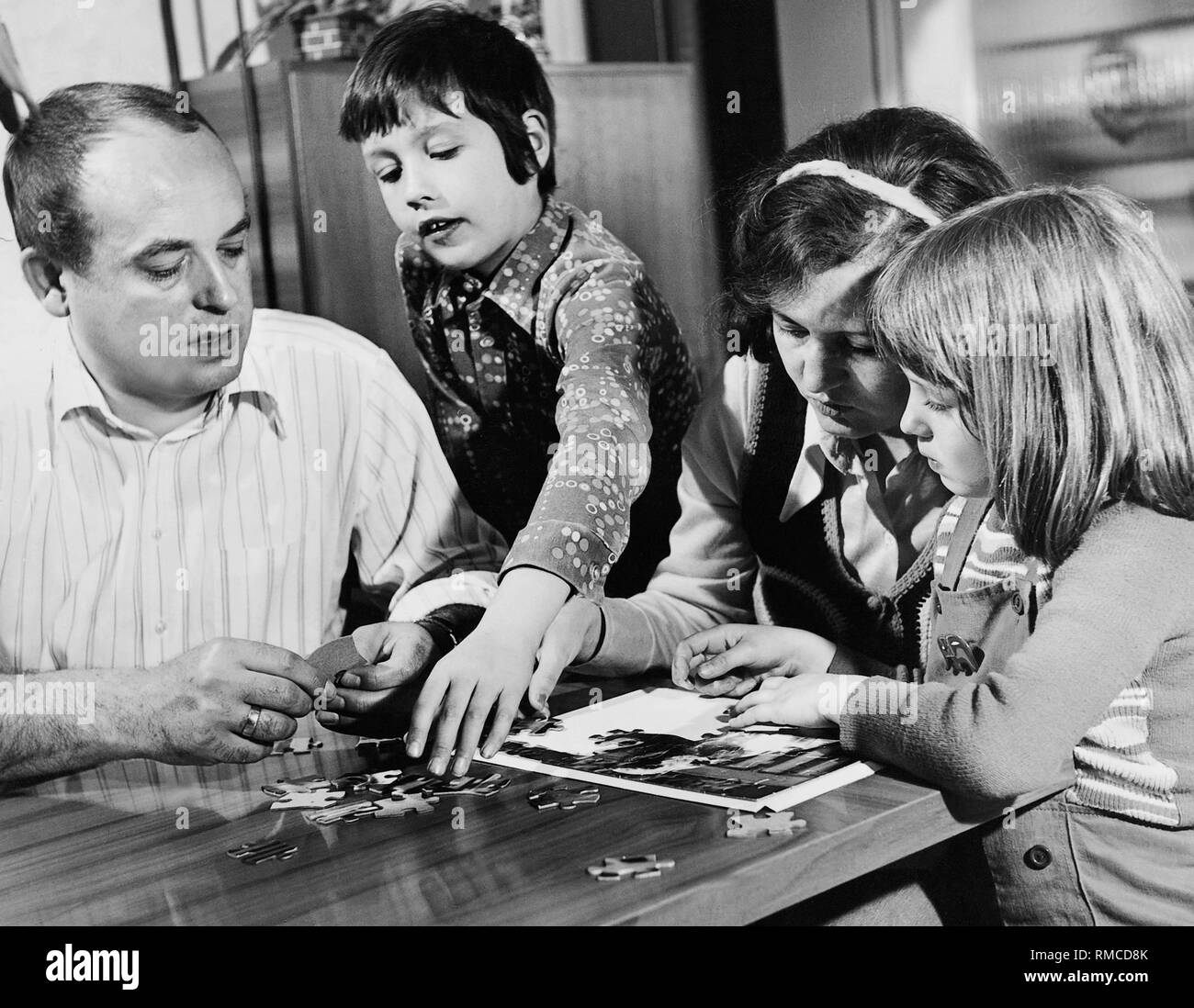 1975 girls hi-res stock photography and images - Alamy