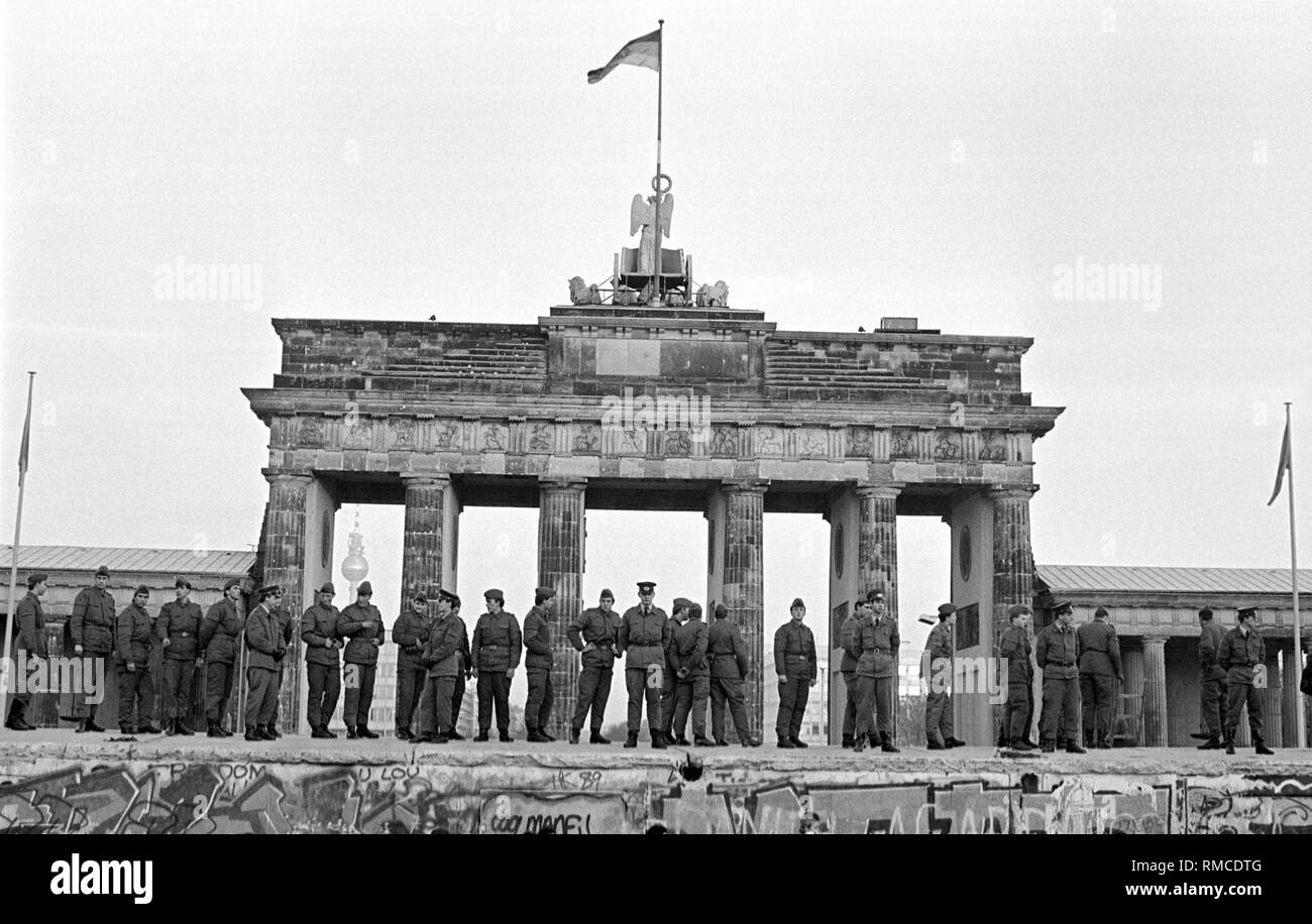 Berlin, November 11, 1989 - At the Berlin Wall at the Brandenburg Gate ...