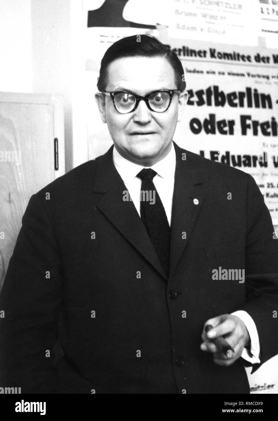 April 2001 Black and White Stock Photos & Images - Alamy