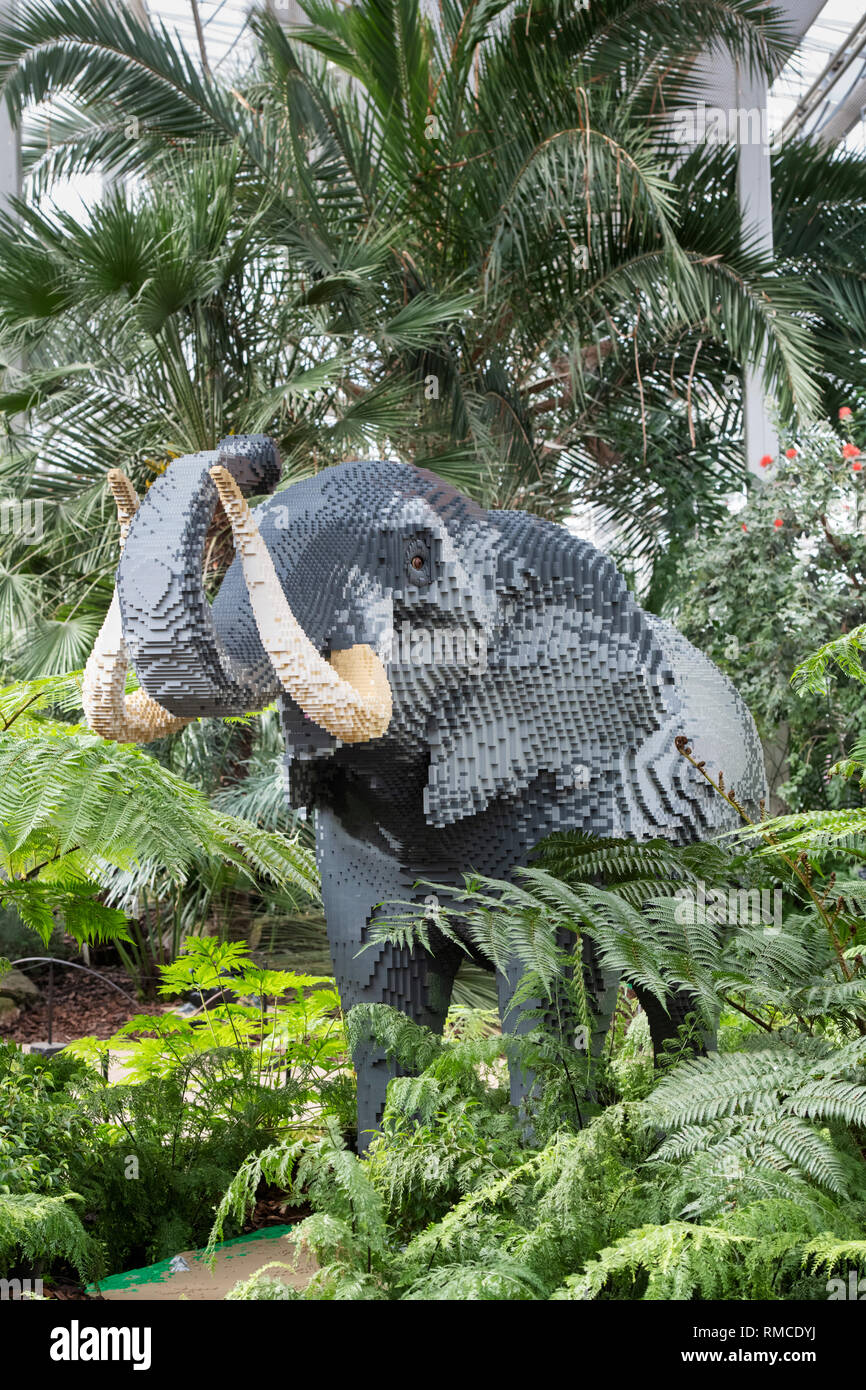 Life size lego brick sculptures hi-res stock photography and images - Alamy