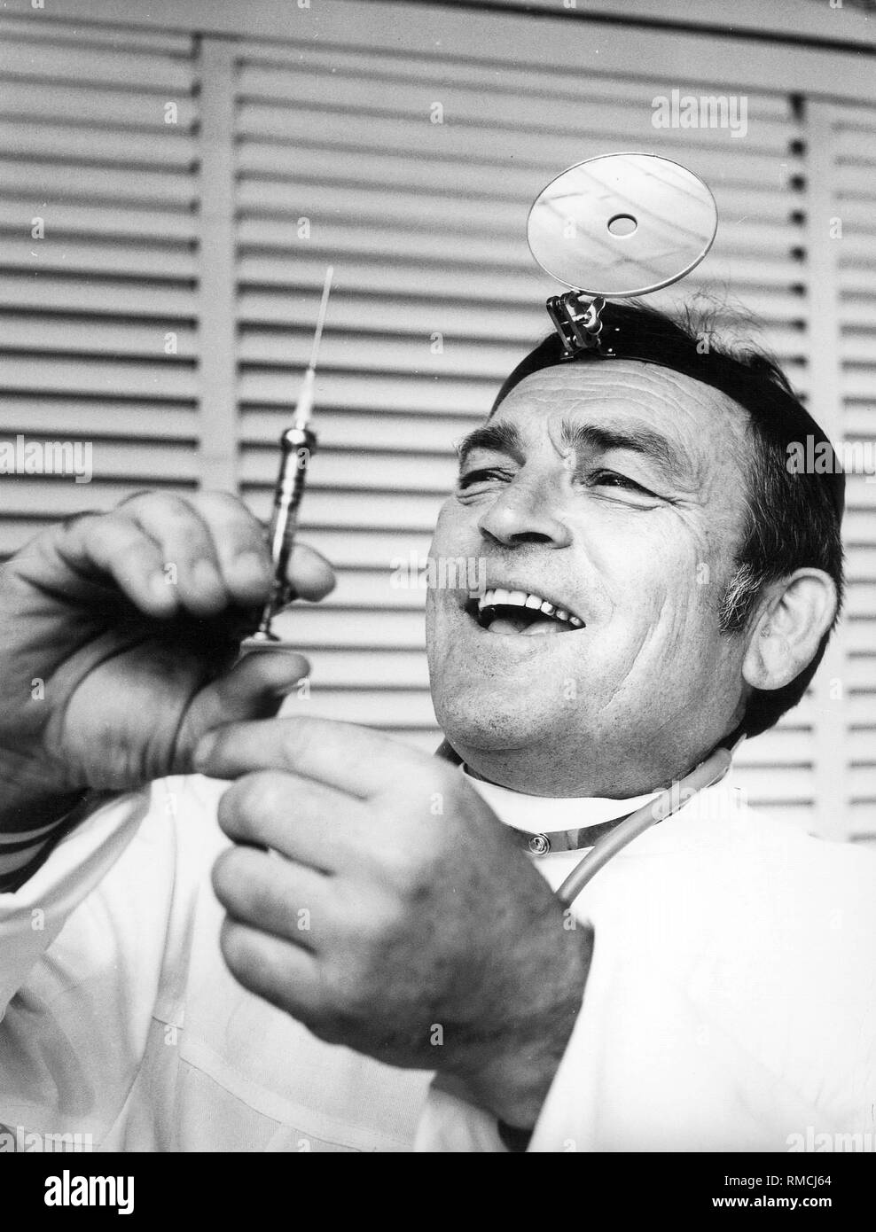 Doctor syringe funny Black and White Stock Photos & Images - Alamy