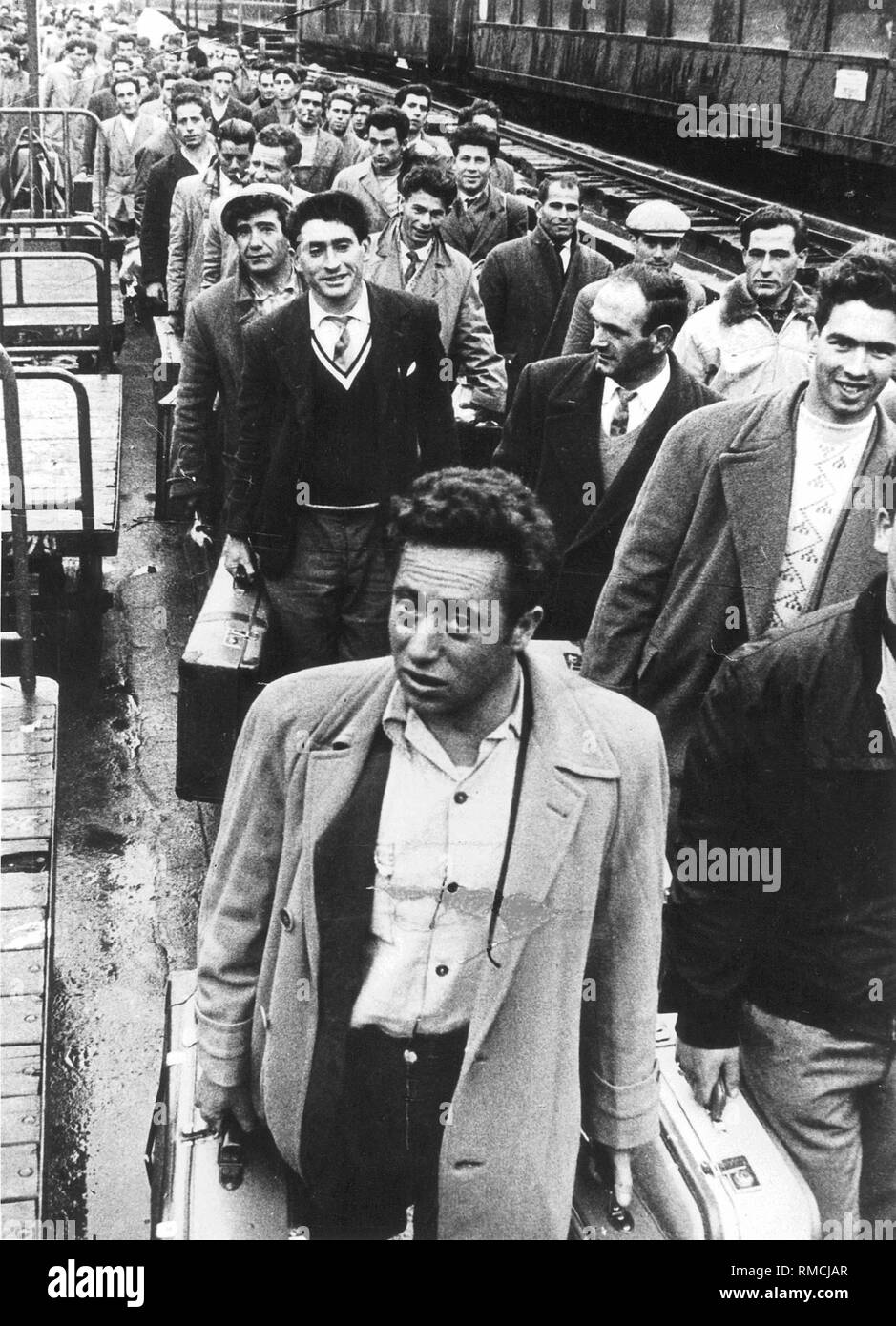 Italian immigrants arriving at a Munich train station Stock Photo - Alamy