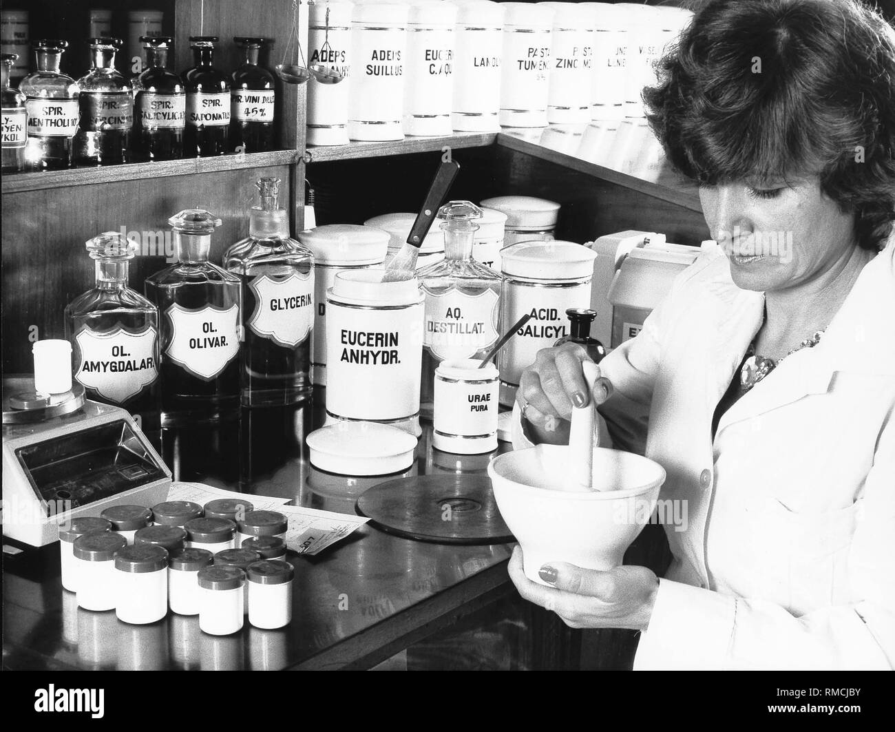 1980s pharmacist hi-res stock photography and images - Alamy