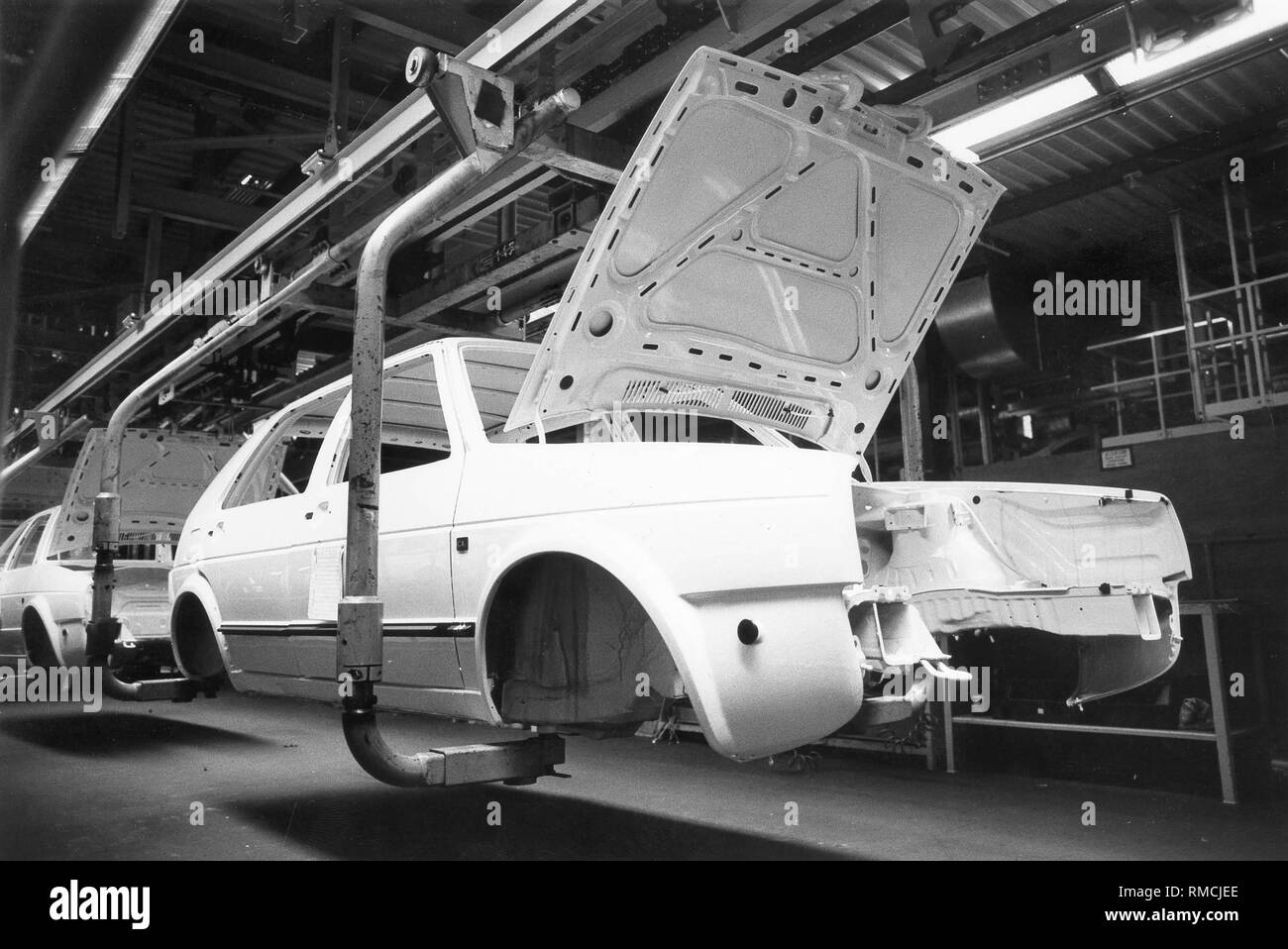 Volkswagen car factory production line hi-res stock photography and ...