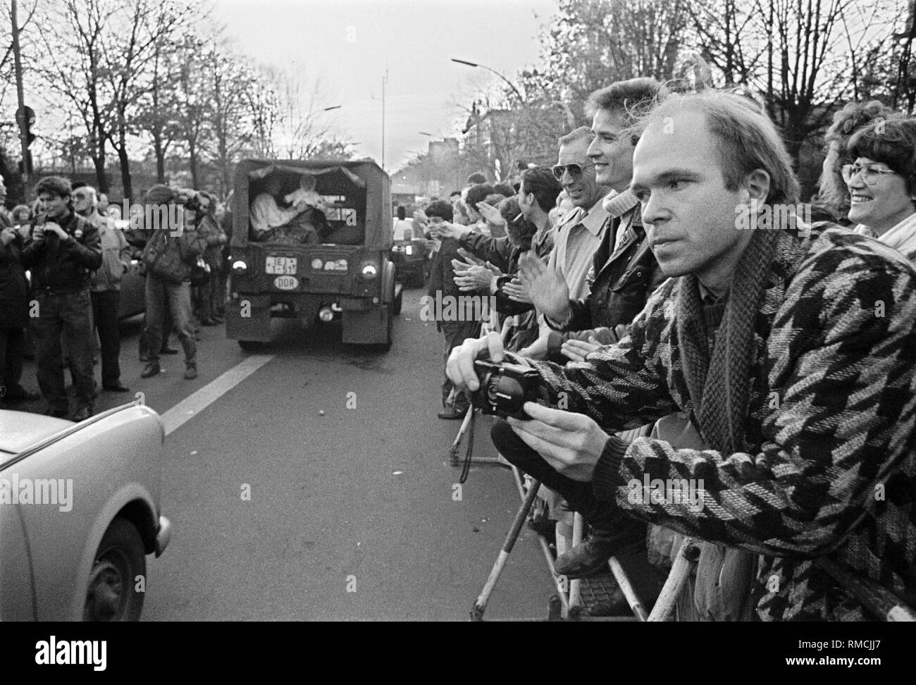 Border crossing point hi-res stock photography and images - Alamy