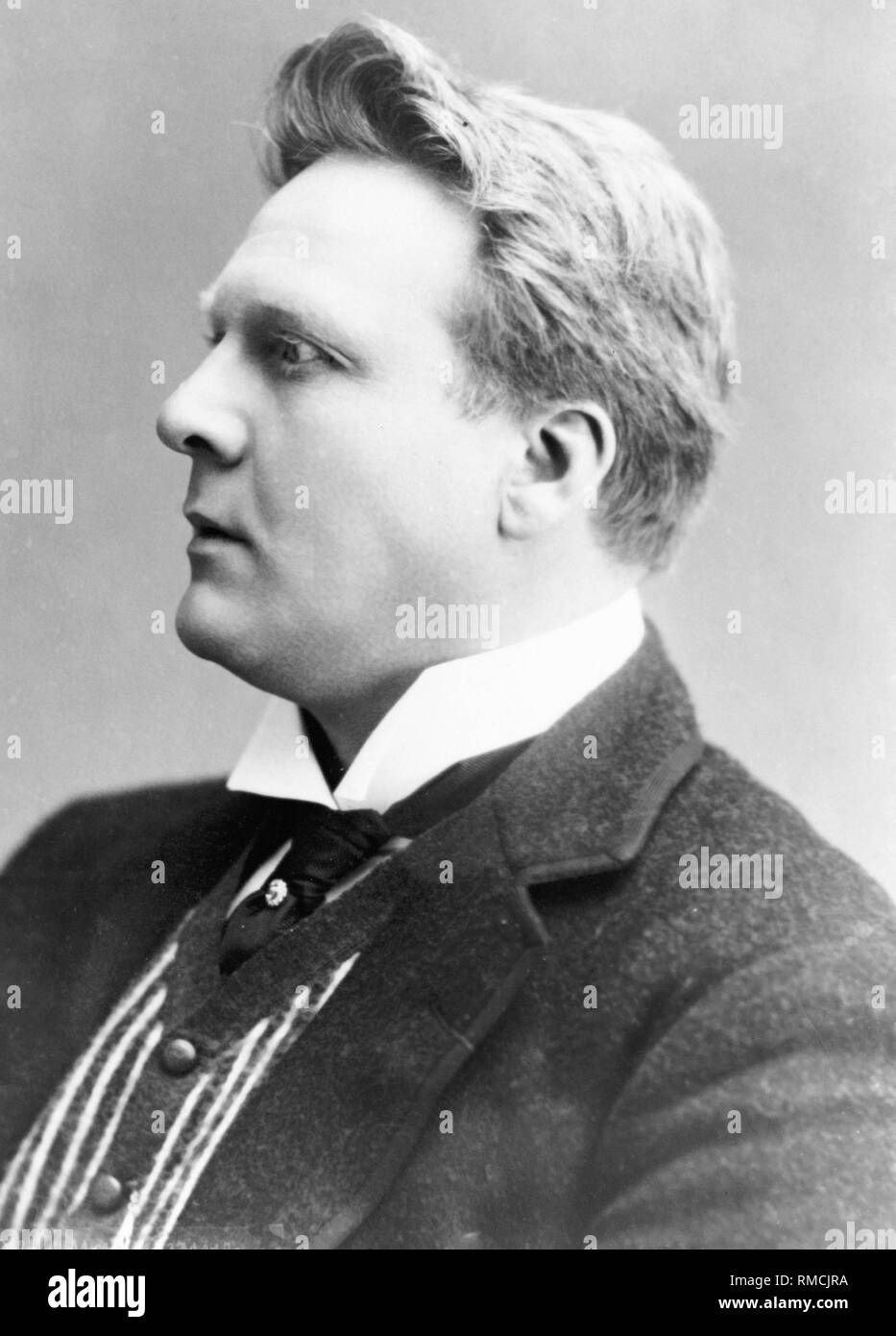 Portrait of the opera singer Feodor Chaliapin (1873-1938). Photograph ...