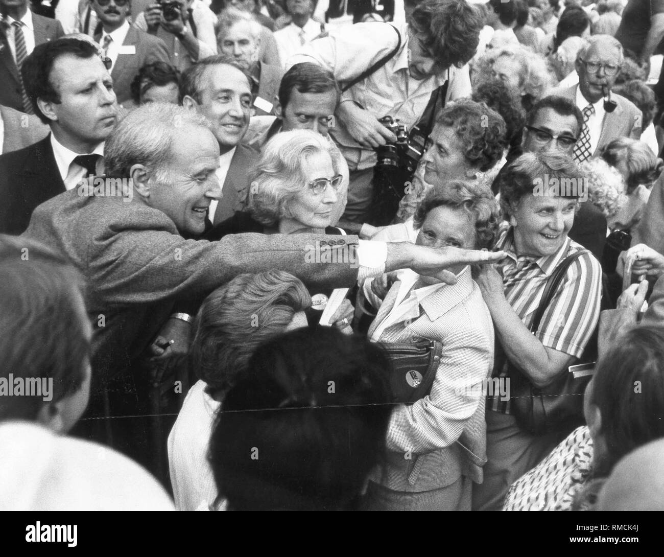CDU top candidate Alfred Dregger bathing in the crowd during the ...