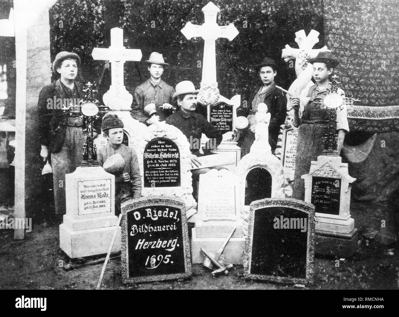 Stone sculptor man Black and White Stock Photos & Images - Alamy