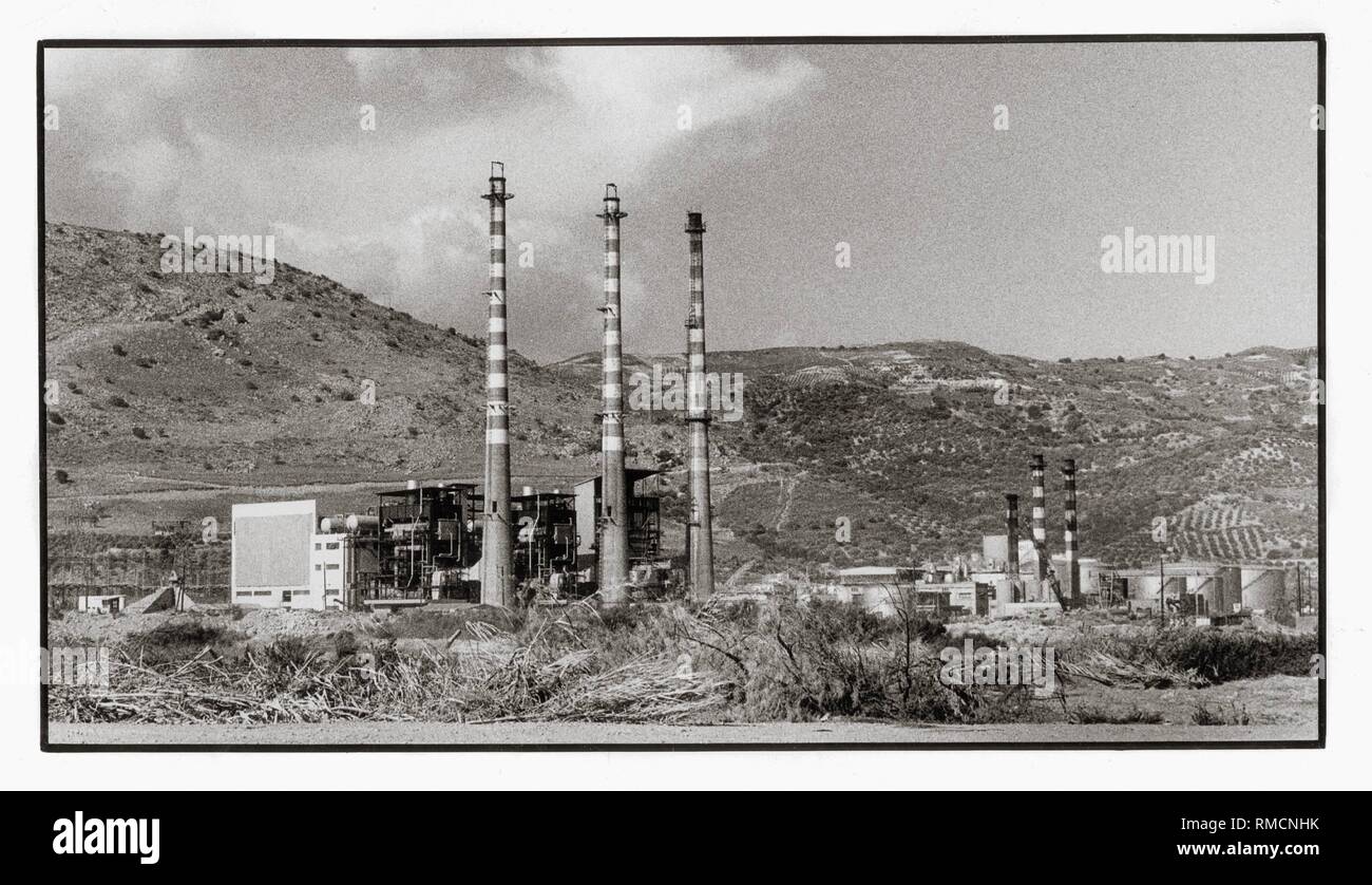 Economy in Greece: Oil refinery on the western outskirts of Heraklion ...