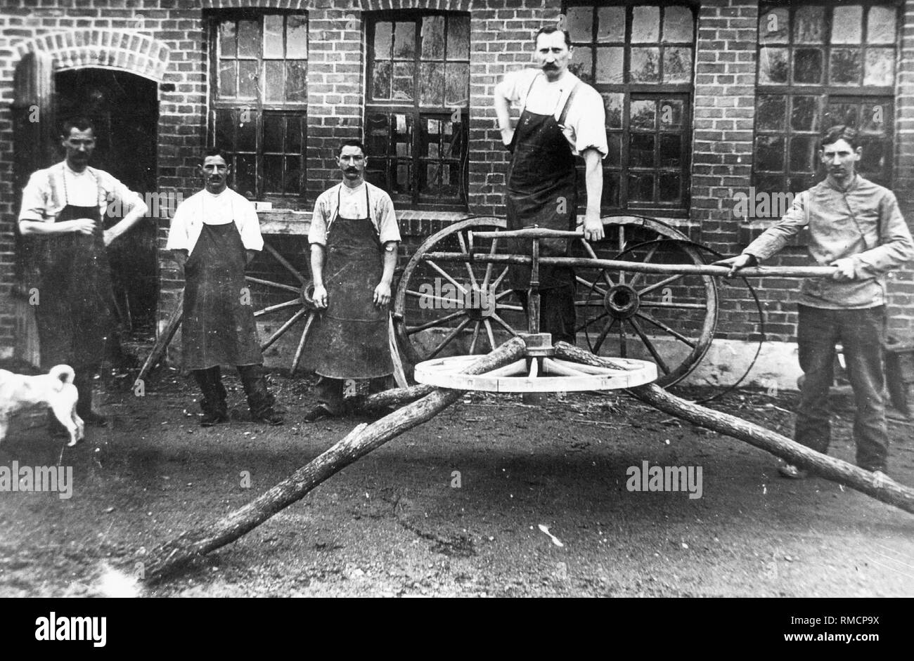 Wheelwright these hi-res stock photography and images - Alamy