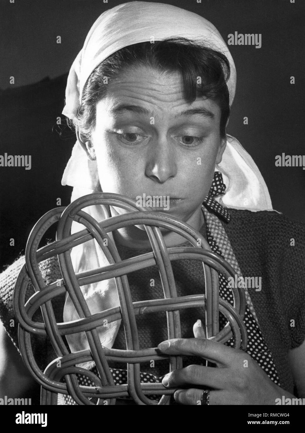 Black woman housewife 1950s hi-res stock photography and images - Alamy