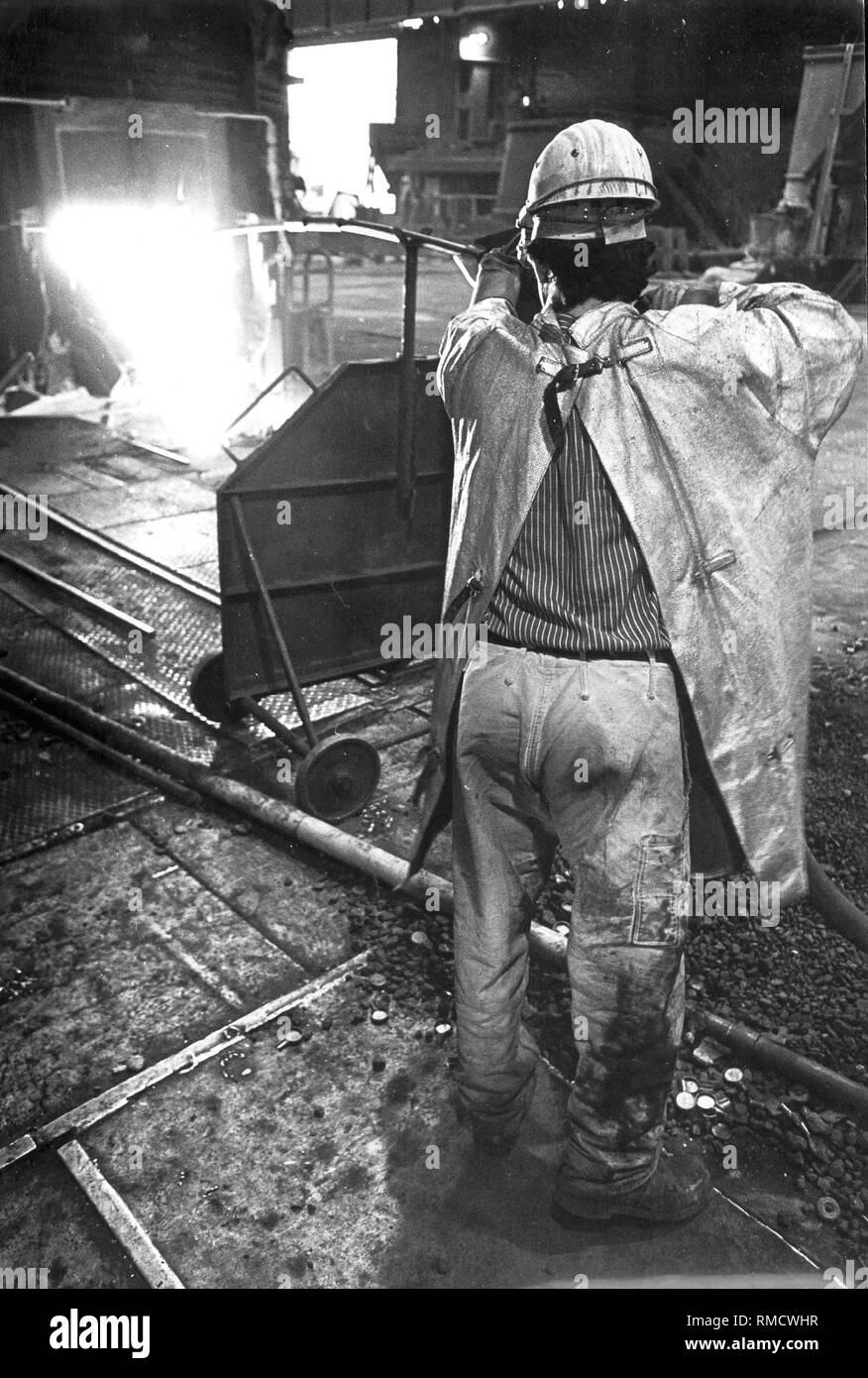 Oxygen lance hi-res stock photography and images - Alamy