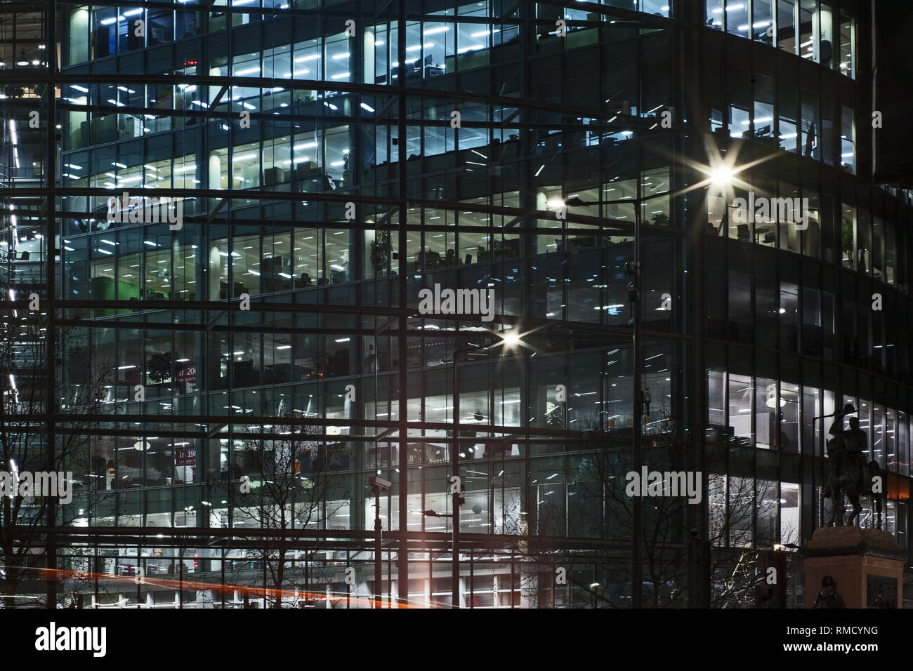 Office building exterior hi-res stock photography and images - Alamy