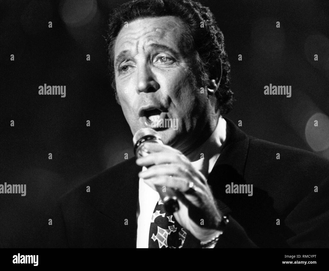 Tom jones singer hi-res stock photography and images - Alamy