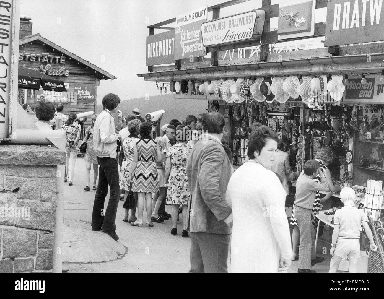 Historical souvenir Black and White Stock Photos & Images - Alamy