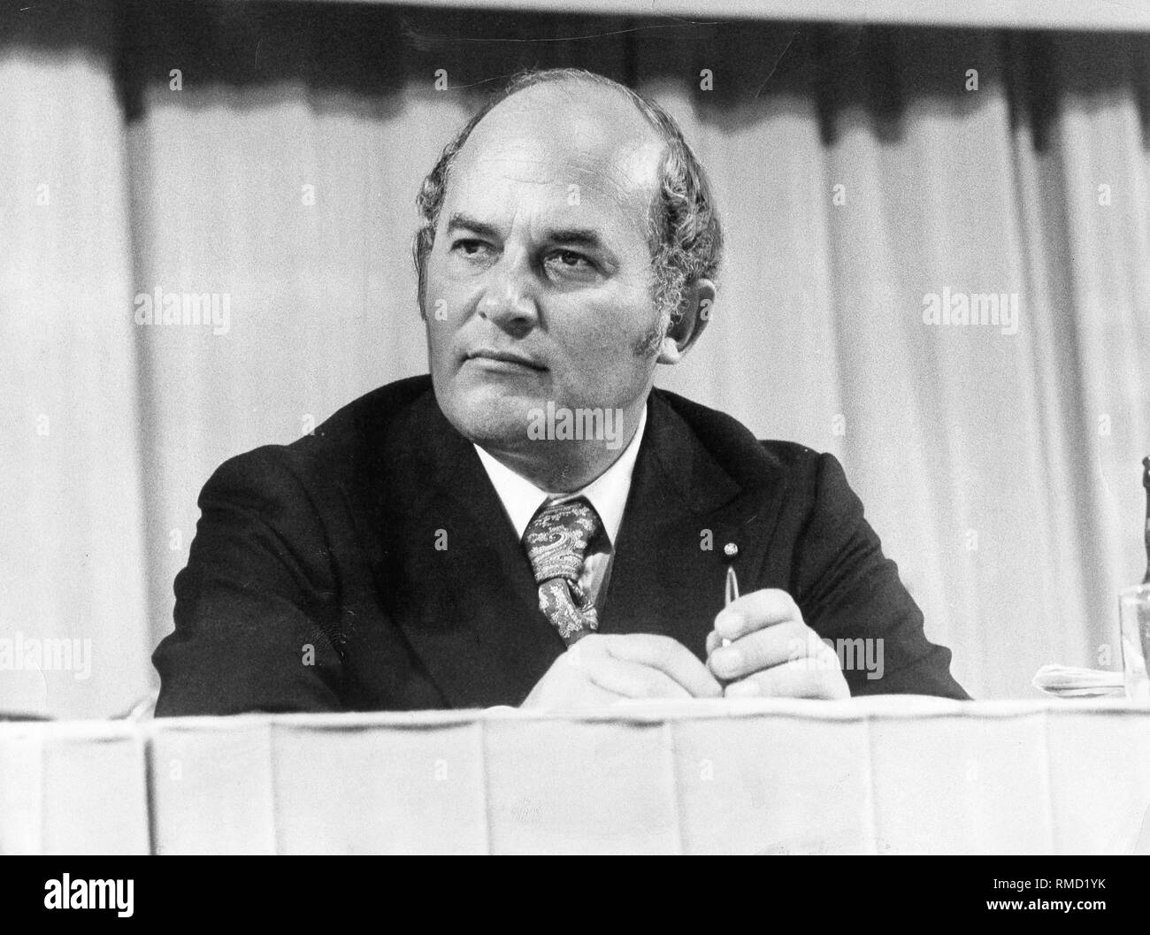 Barzel hi-res stock photography and images - Alamy