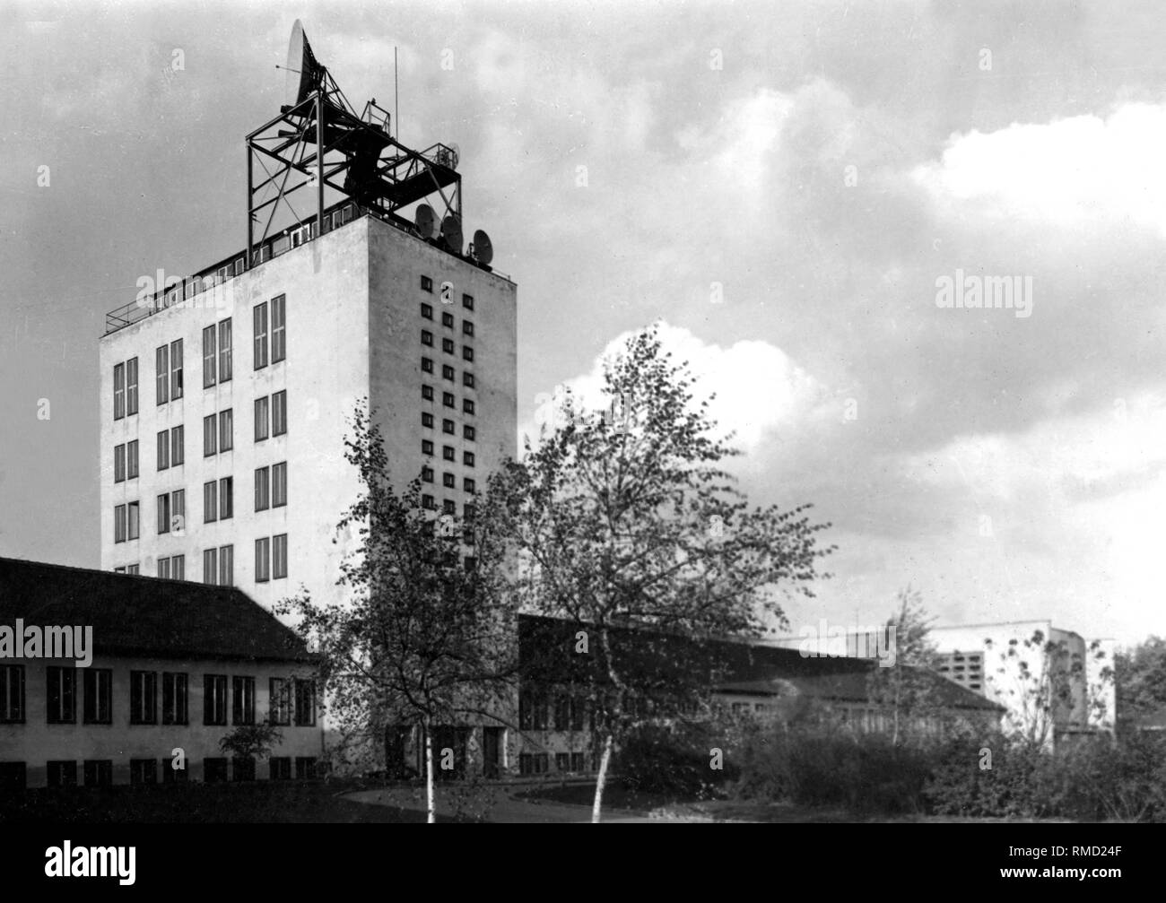 1950s radio antenna hi-res stock photography and images - Alamy