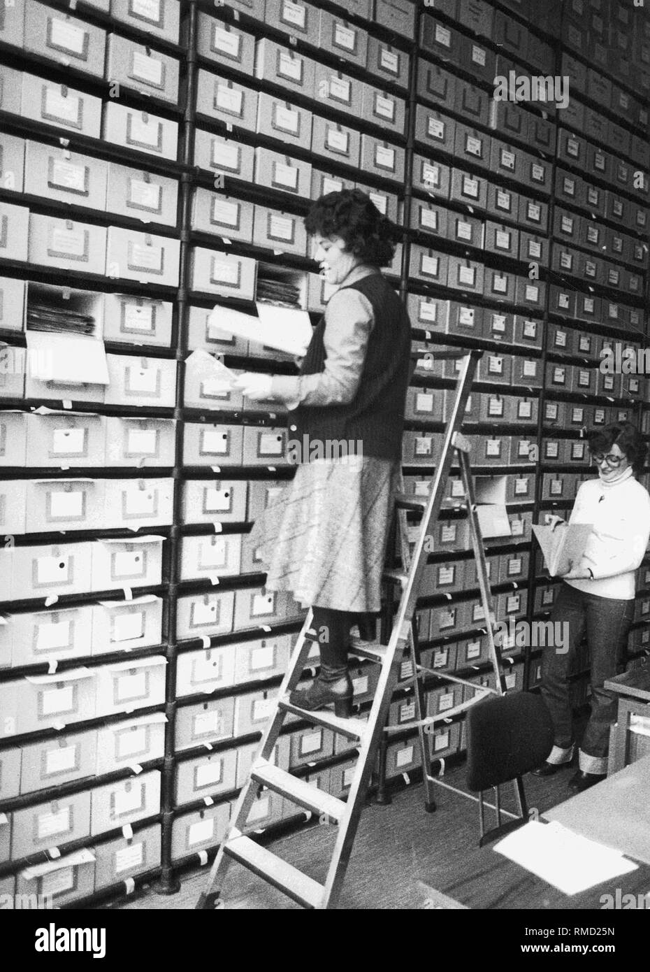 Newspaper Archive Stock Photos & Newspaper Archive Stock Images - Alamy