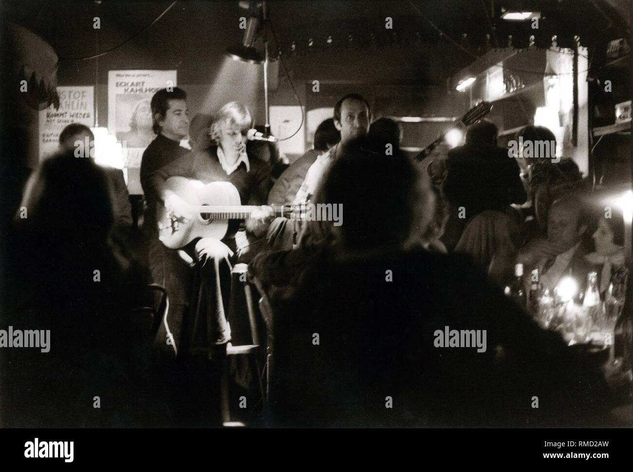 Nightlife in Munich: Good atmosphere in the "Schwabinger Brettl" by ...