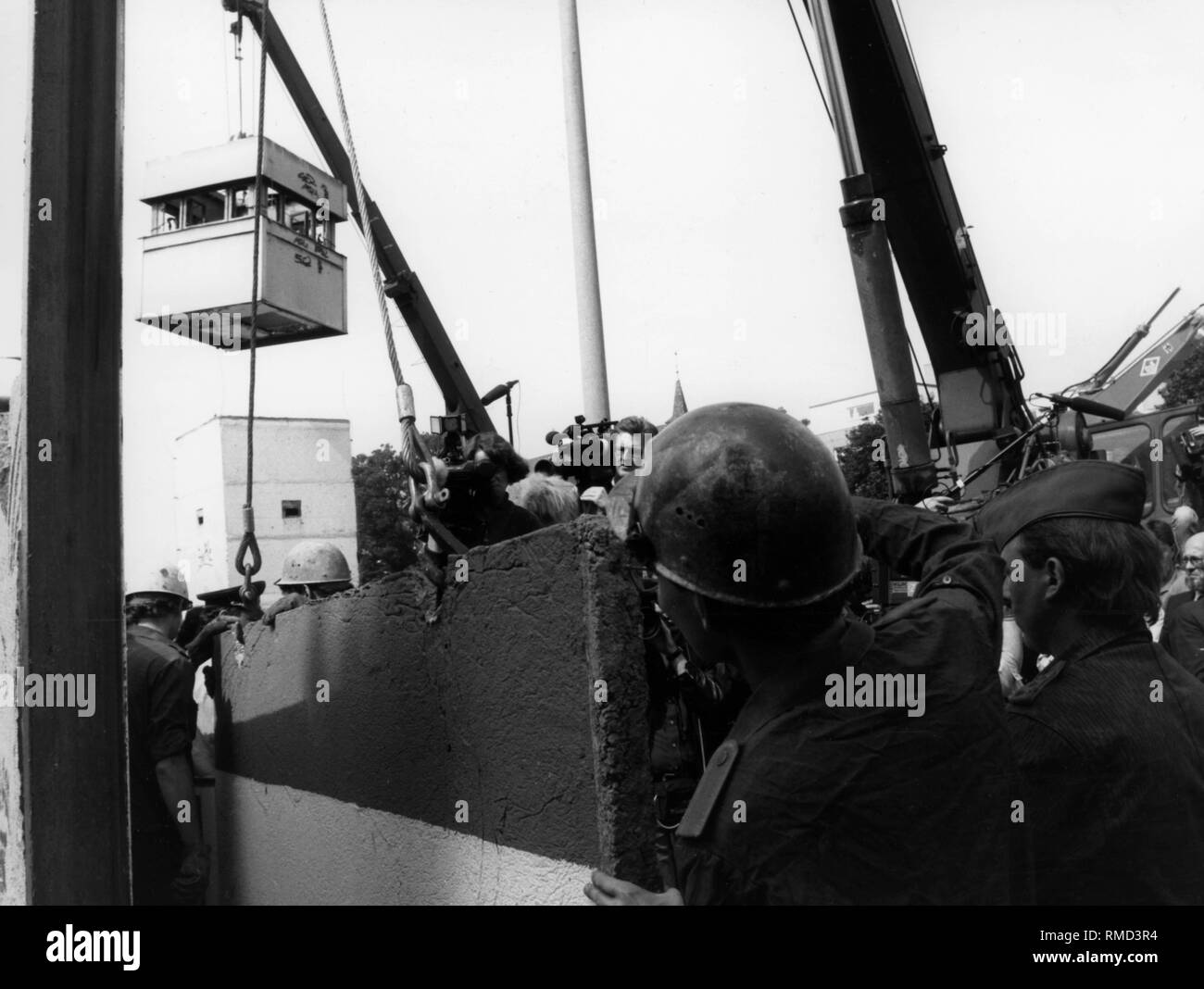 Demolition of the wall section on the Bernauer Strasse, known for ...